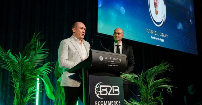 Dan Gray Named B2B eCommerce Leader of the Year at 2025 APAC Industry ...